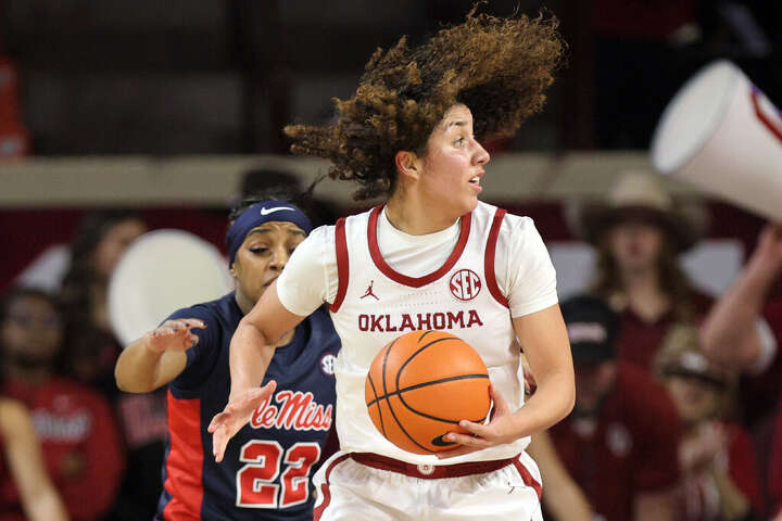 Aaliyah Chavez, Aaliyah Crump join Texas-Oklahoma basketball rivalry