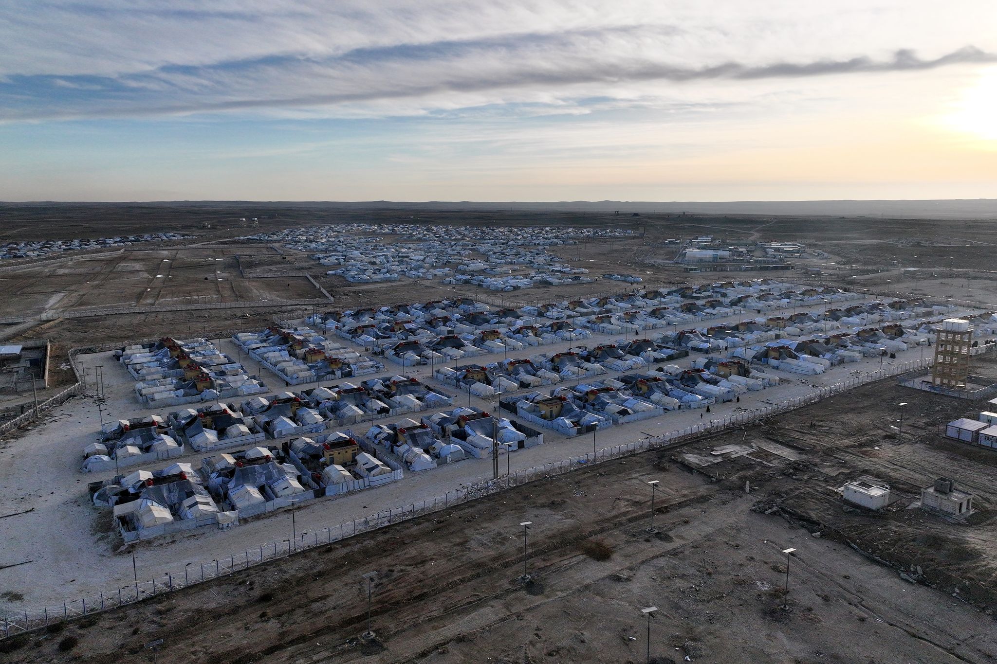 Supplies running out at Syria's al-Hol camp as clashes block aid deliveries