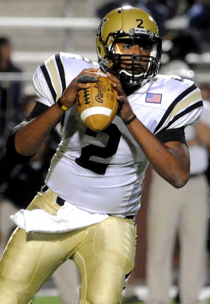 Nederland's Forney commits to Lamar for football, basketball