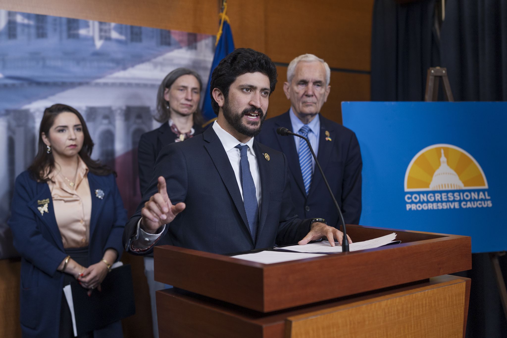 Texas lawmakers discuss backgrounds in birthright citizenship debate