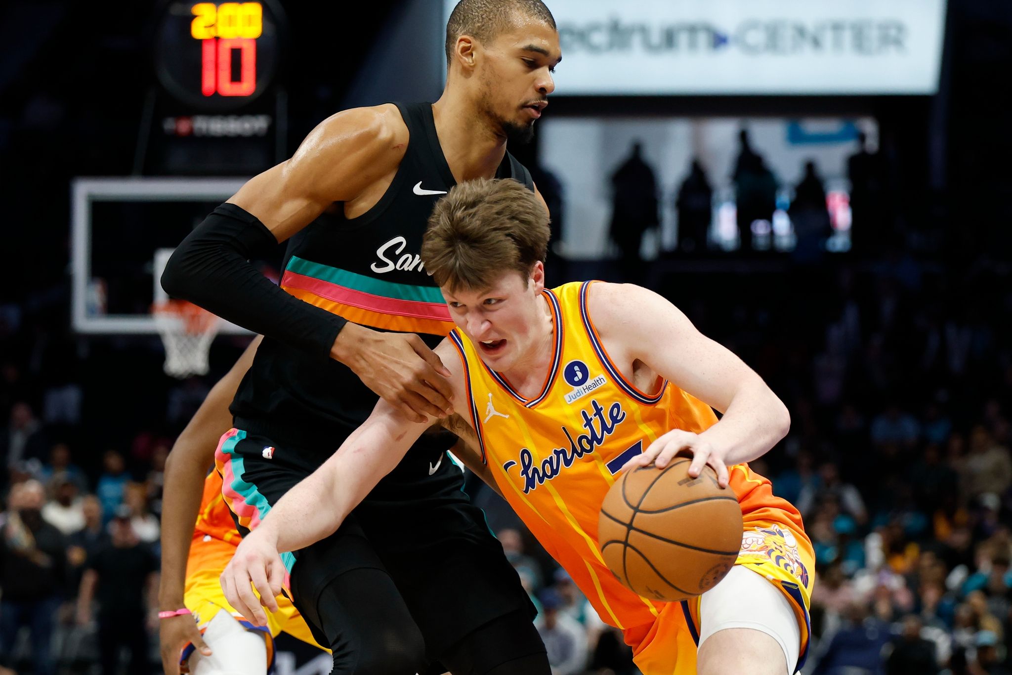 Spurs vs. Hornets: How to watch the game, who's starting, who's out