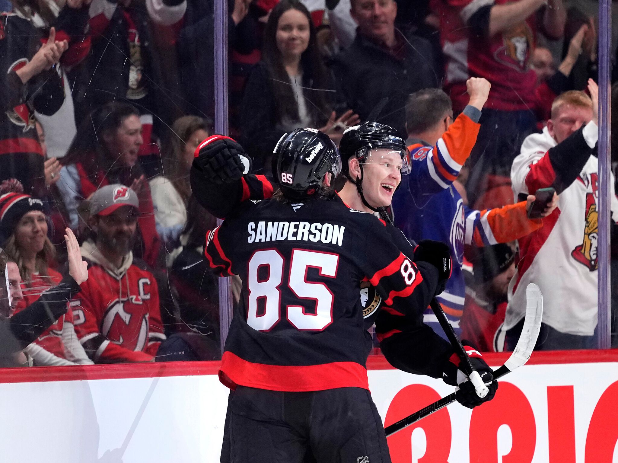 Ullmark wins in return from leave of absence, Senators beat Devils 4-1