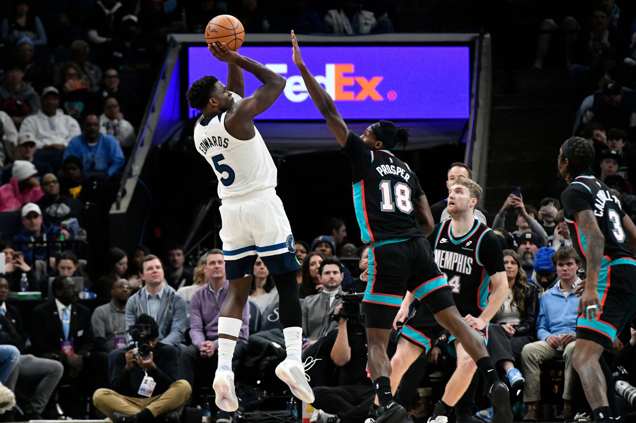 Anthony Edwards y Julius Randle conducen a Timberwolves a victoria 131 ...