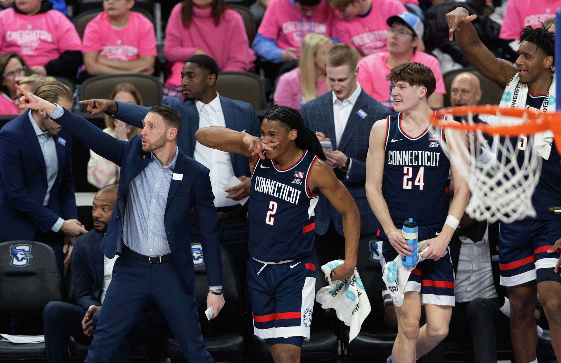 UConn hits 16 3-pointers in dominating win over Creighton