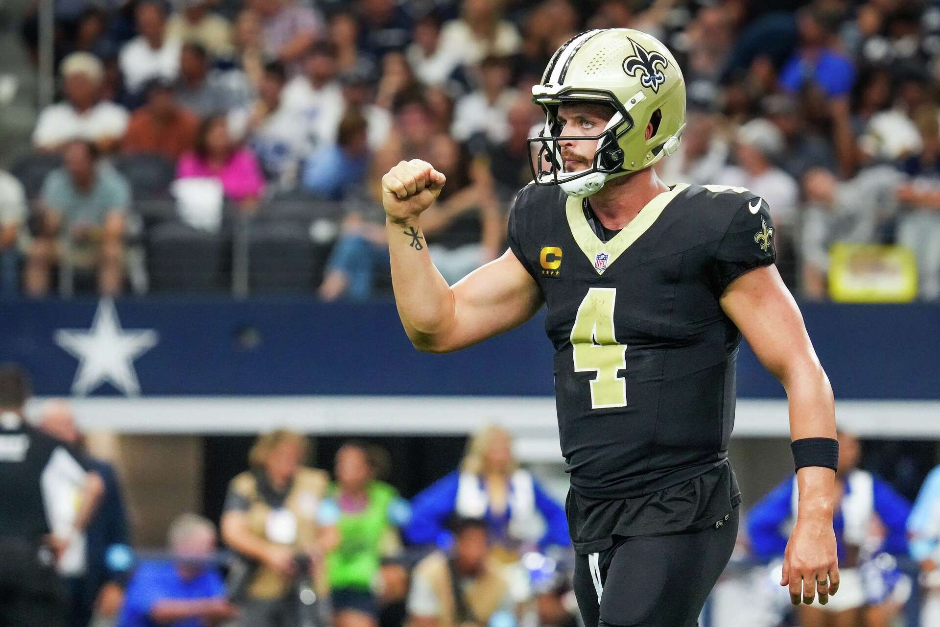 Saints QB Derek Carr announces retirement due to shoulder condition