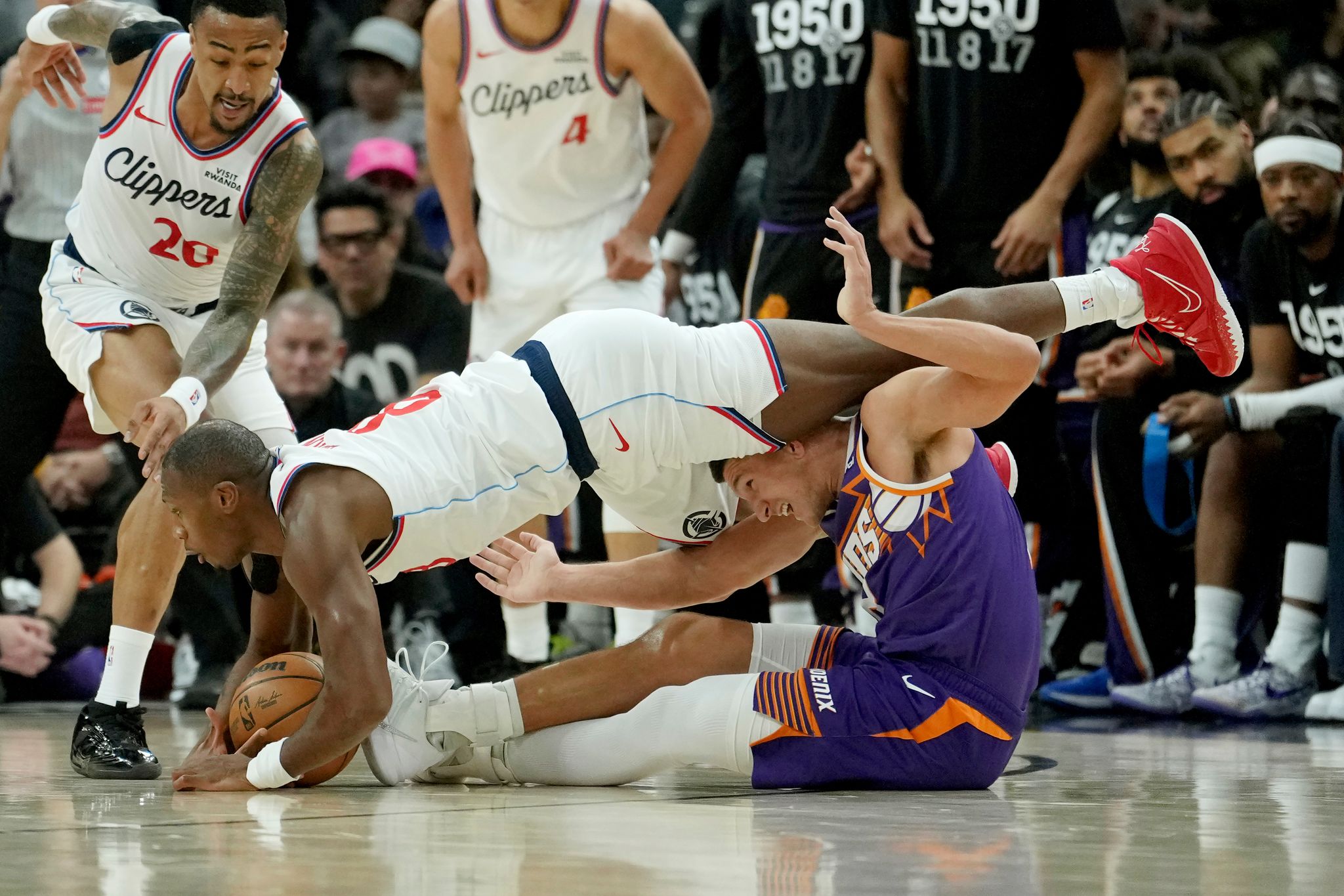 Leonard scores 25 points, Clippers resume winning ways with 117-93 rout ...