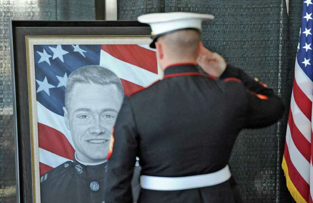 Portrait honors heroic Marine captain