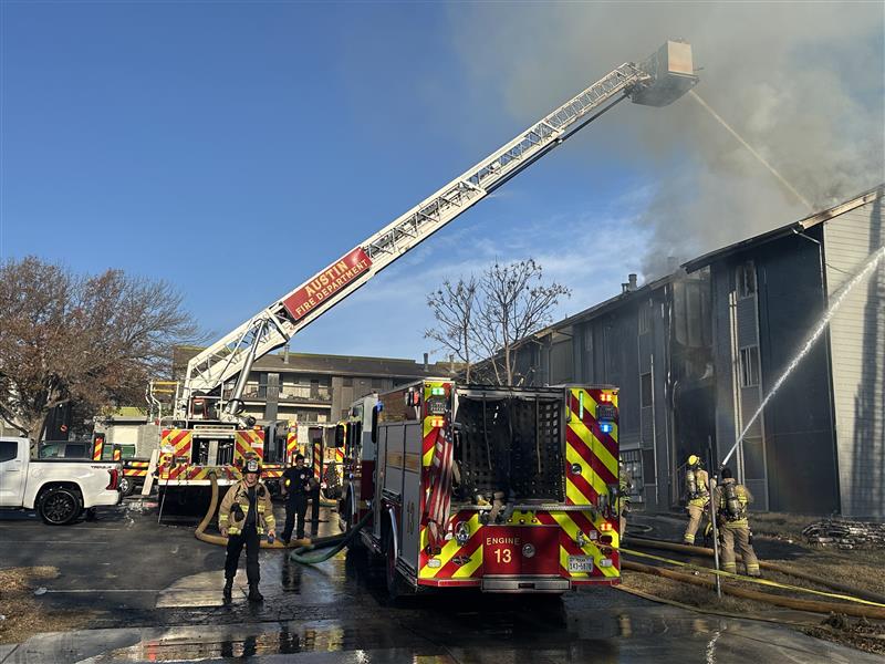1 injured following fire at abandoned East Austin apartment building