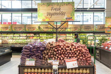 The East Bay's massive new Asian grocery store is a sensory overload