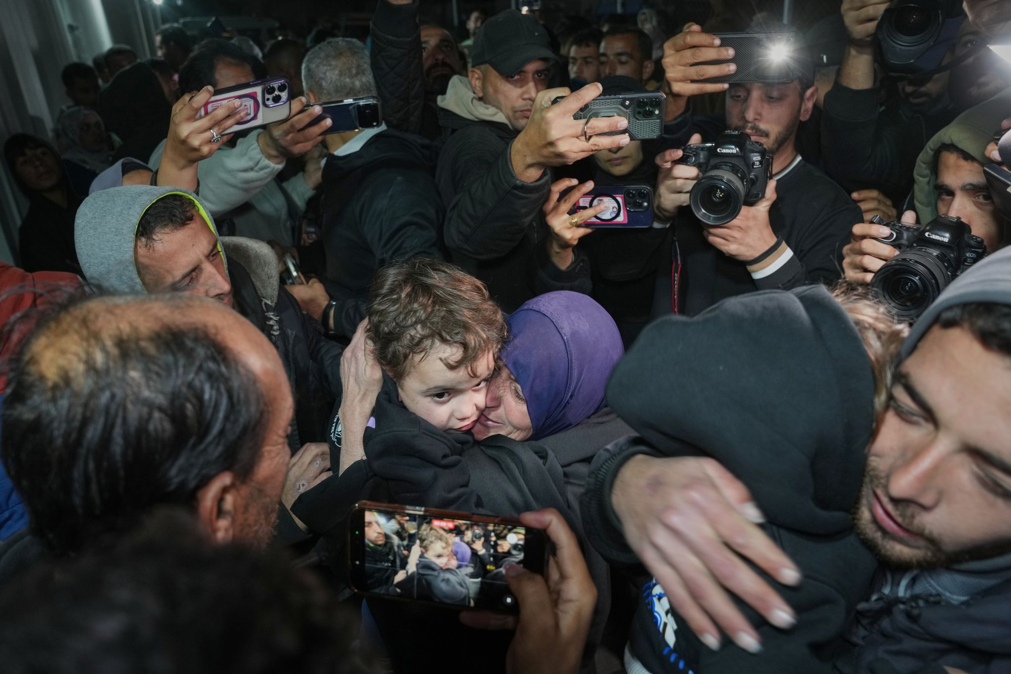 Palestinians allowed in to Gaza and patients are evacuated to Egypt as ...