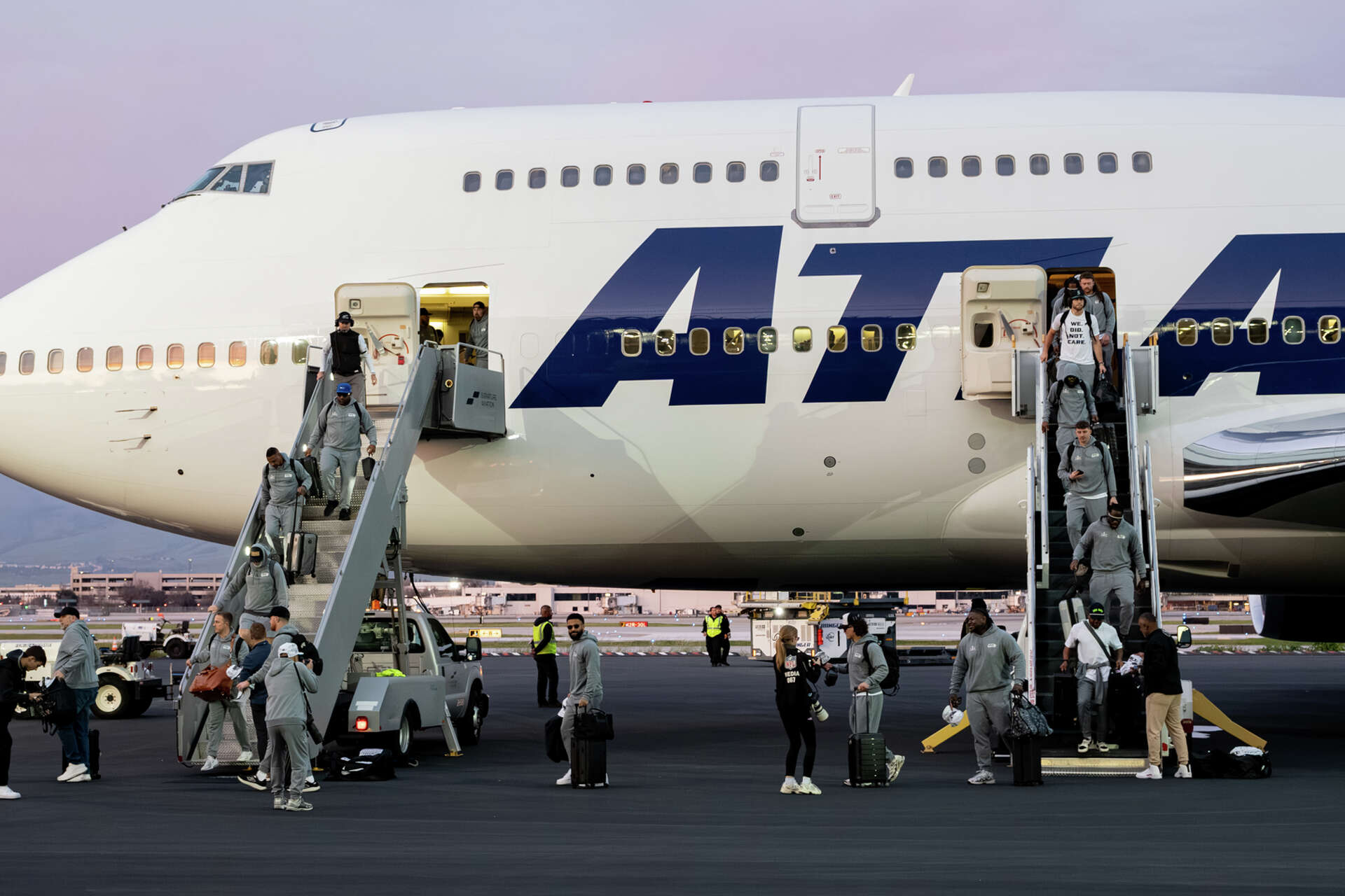 SJ: Photos: Super Bowl Teams Arrive At San Jose Airport