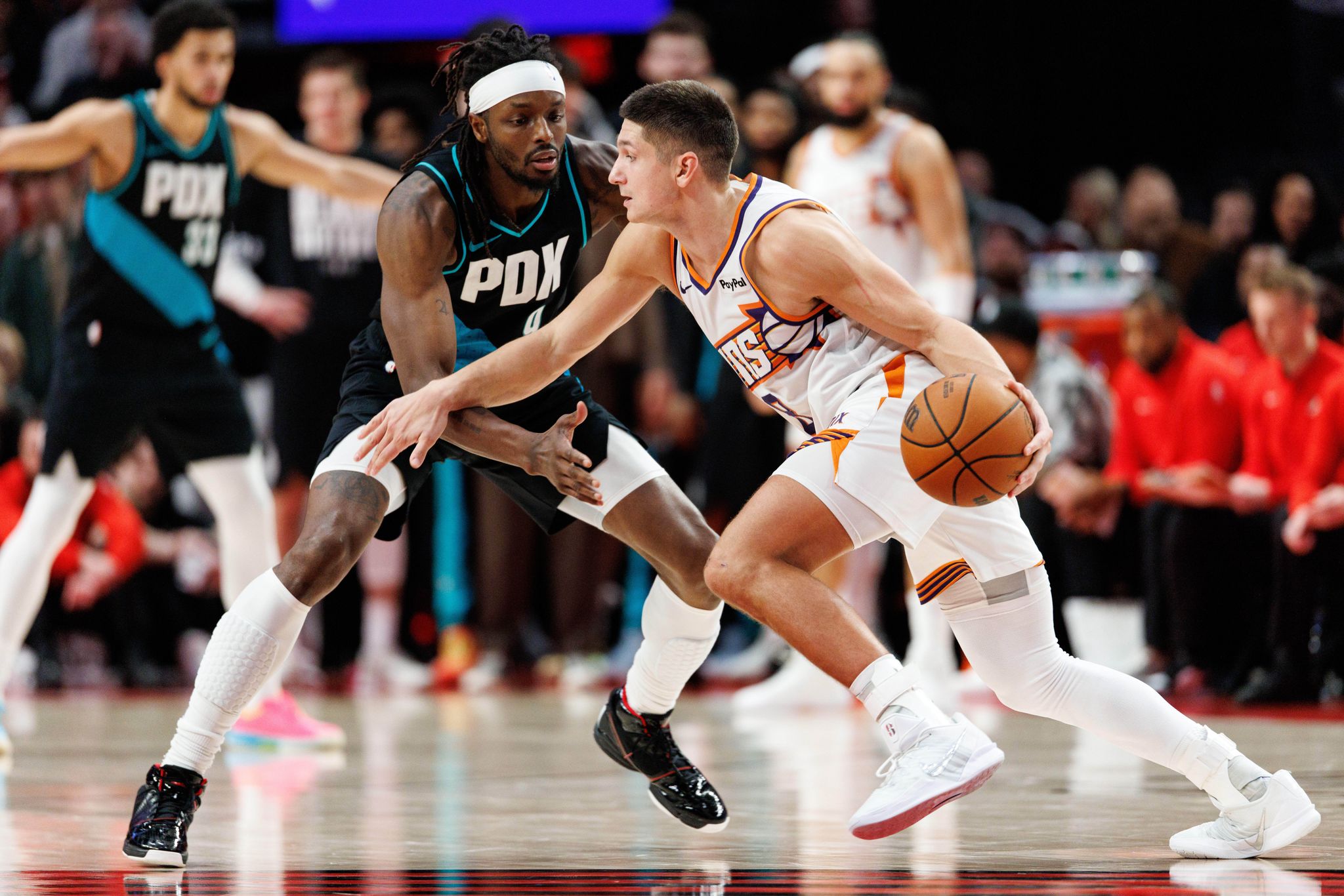 Gillespie anota 30 puntos en la victoria de los Suns 130-125 sobre los ...