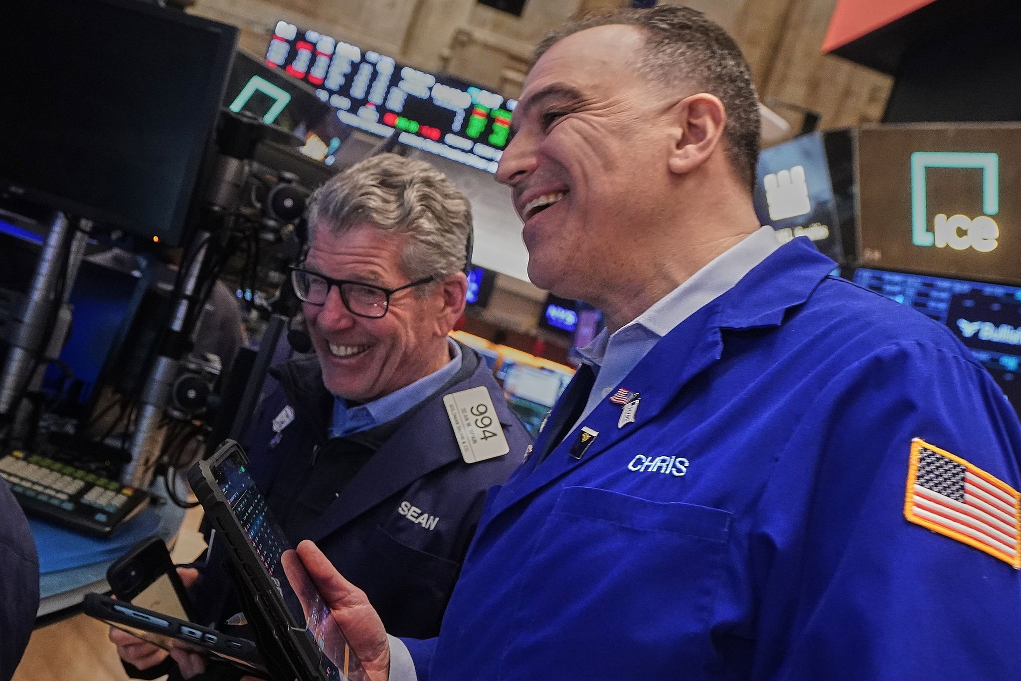 More drops for technology stocks weigh on Wall Street