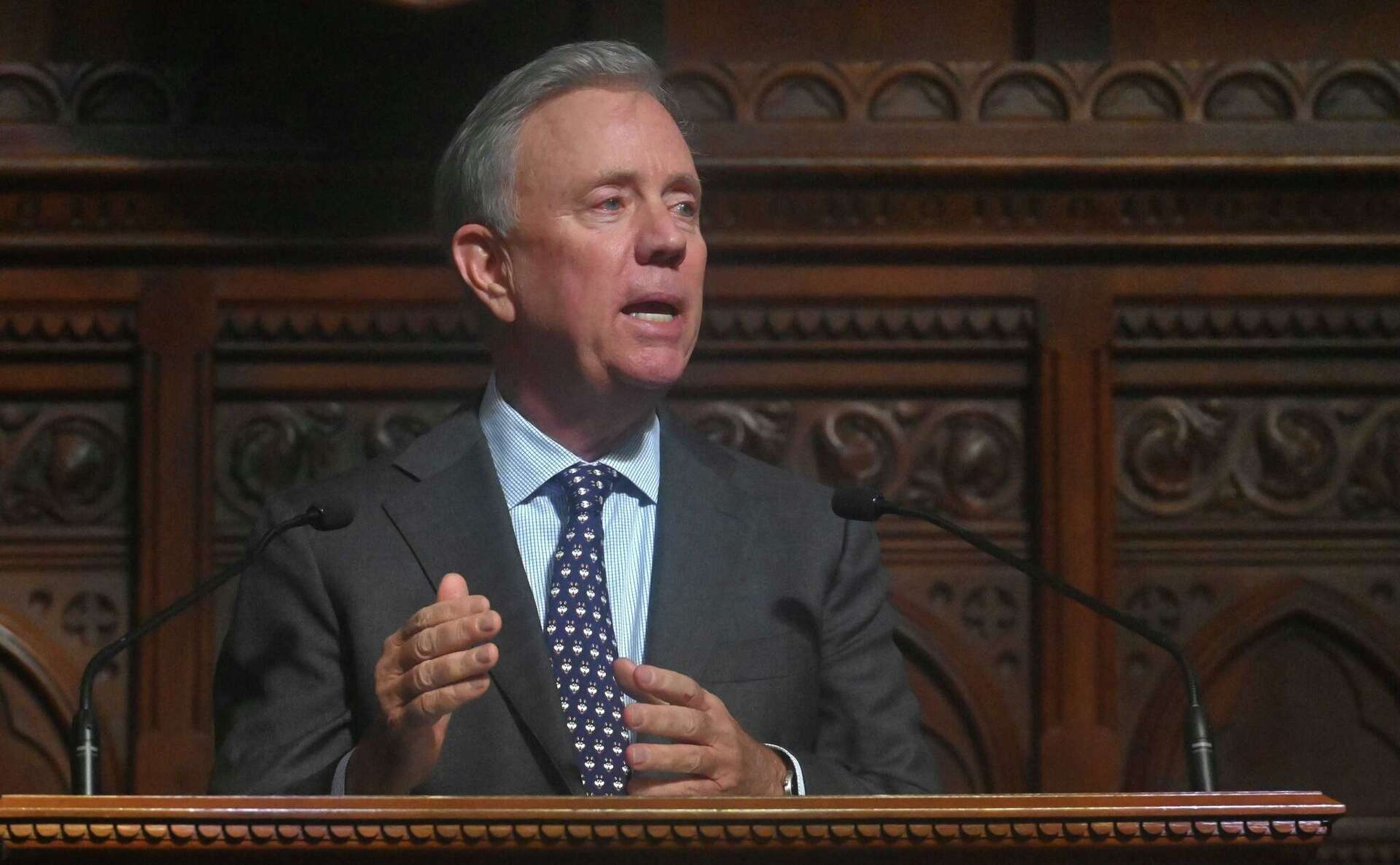 CT governor pitches tax rebate, criticizes ICE in State of the State