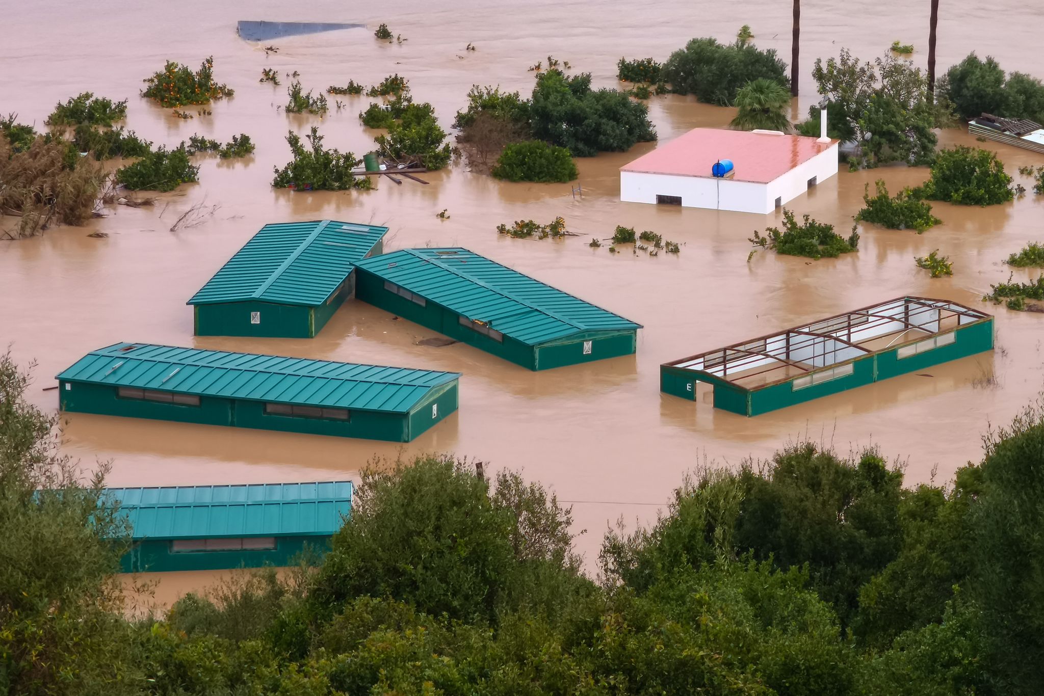 Tormenta Leonardo azota España y Portugal; deja un muerto y una mujer ...