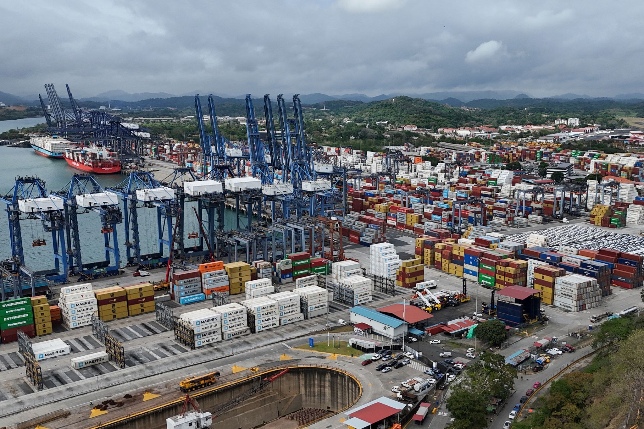 CK Hutchison de Hong Kong advierte de acciones legales por puertos del ...