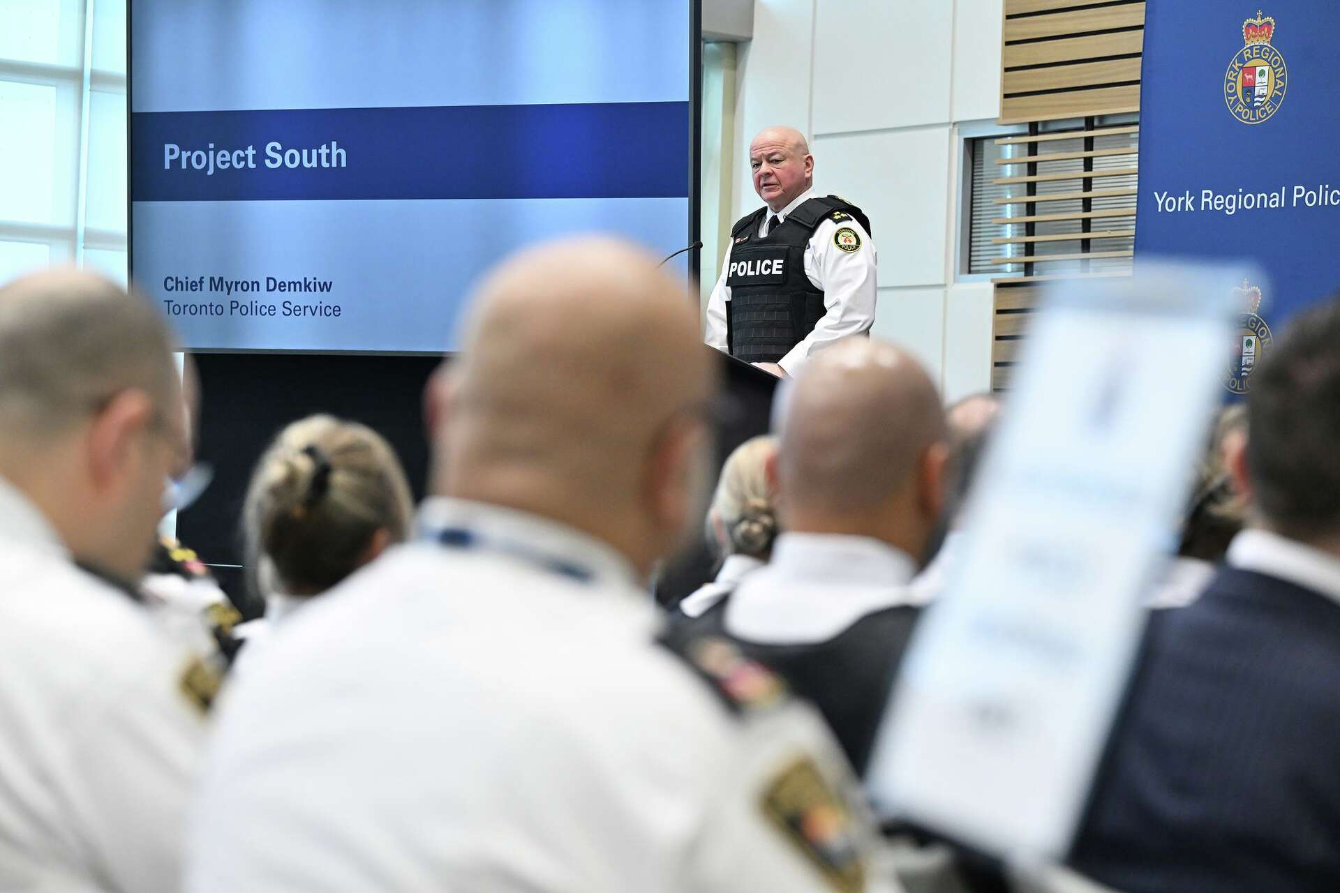 7 Toronto police officers arrested over suspected ties to organized crime