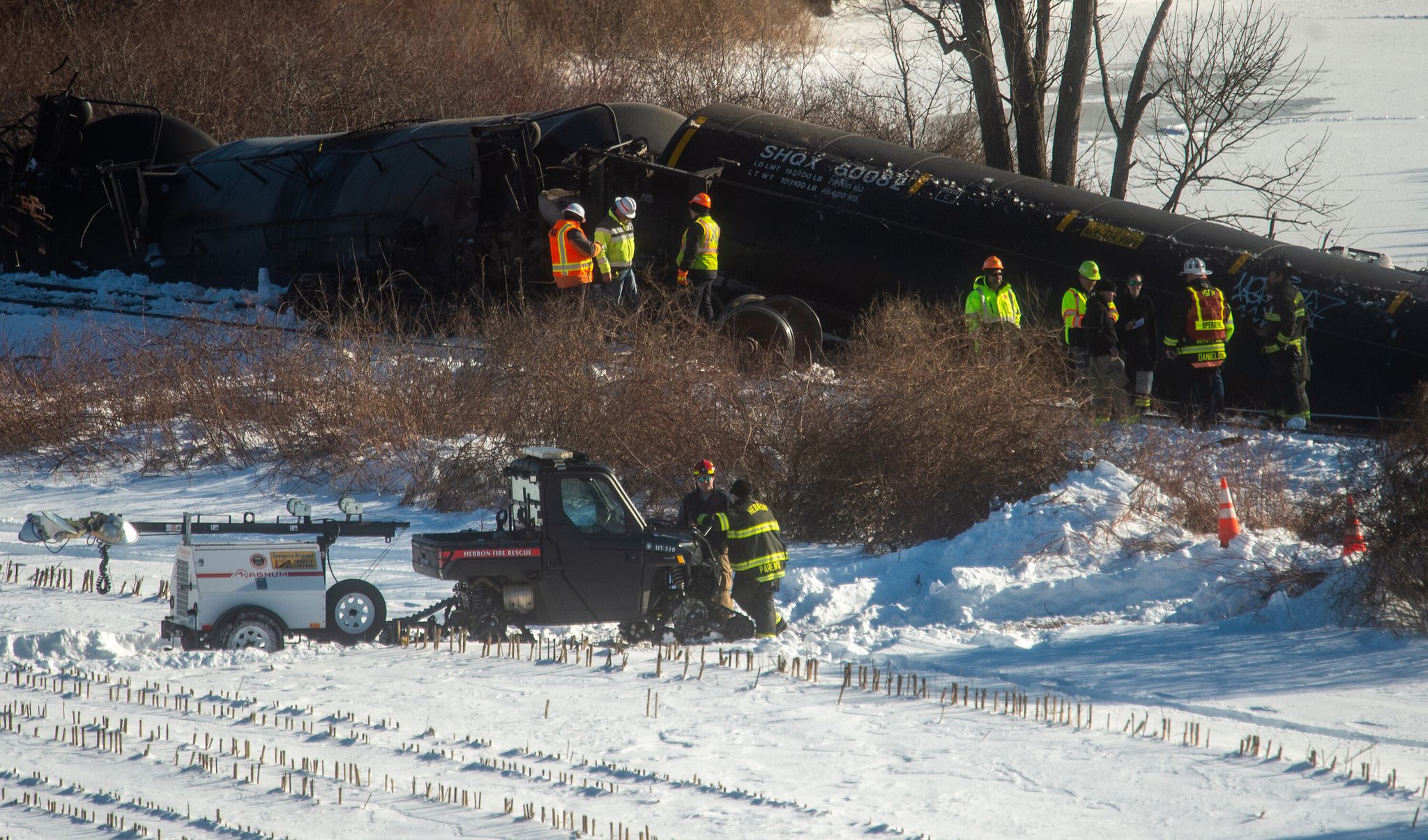 Freight train derails in Connecticut, sending cars carrying liquid ...