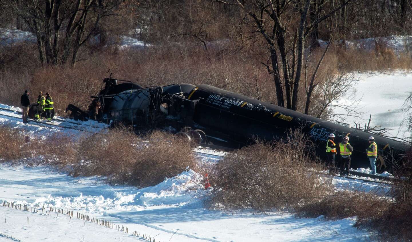 Freight train derails in Connecticut, sending cars carrying liquid ...