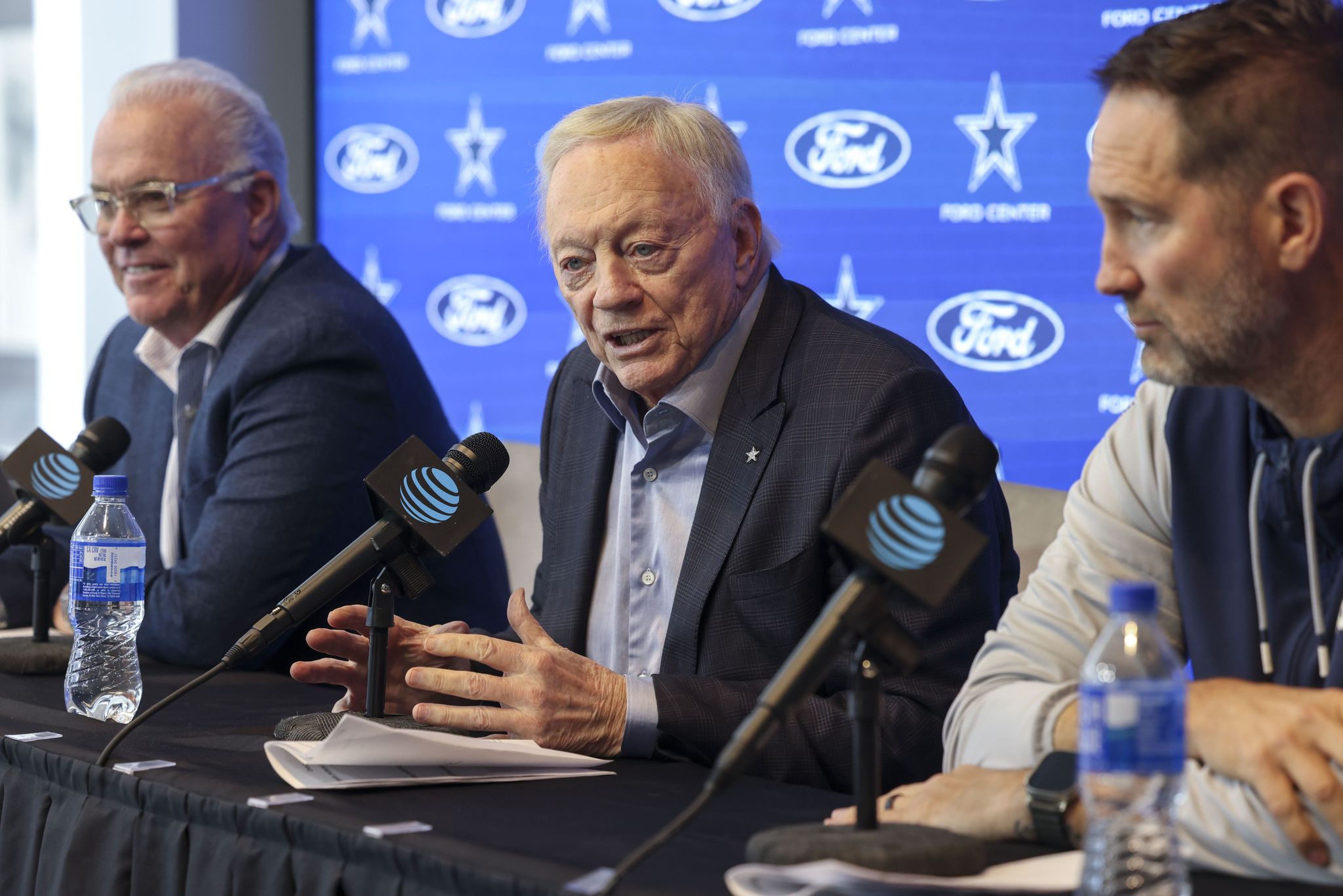 Dallas Cowboys free agency tracker: Signings, targets and more