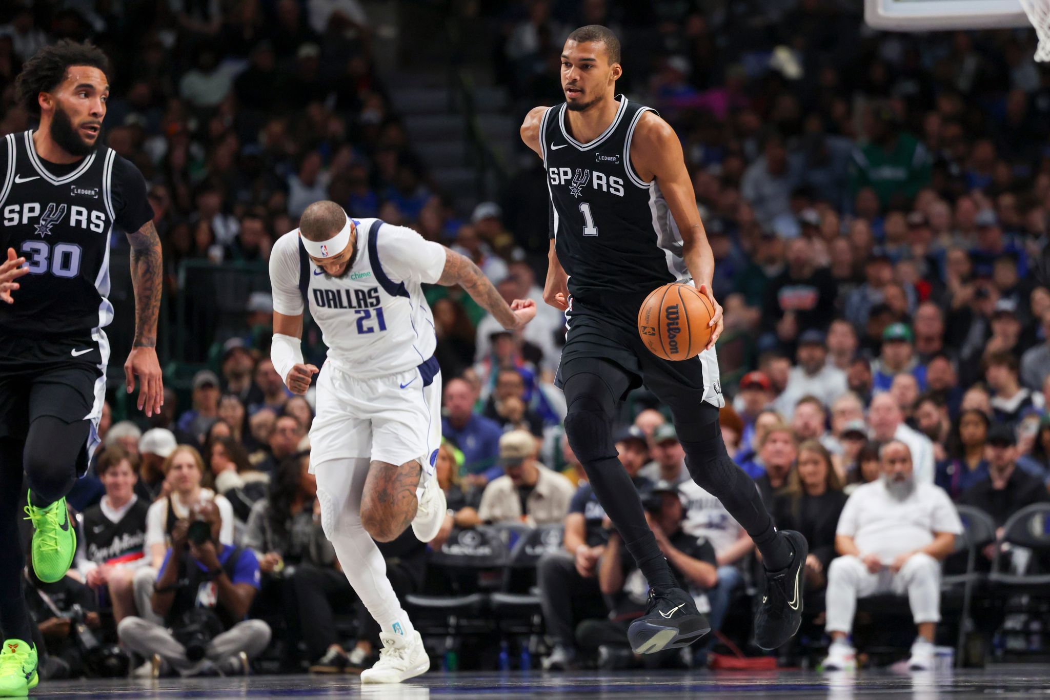 Spurs at Mavericks: How to watch the game, who's starting, who's out