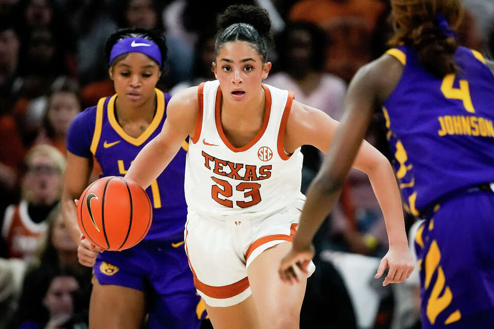 Texas women's basketball team gets a boost from freshman Aaliyah Crump