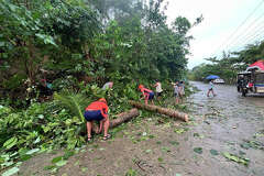 Tropical storm leaves 8 dead, thousands displaced in Philippines after ...