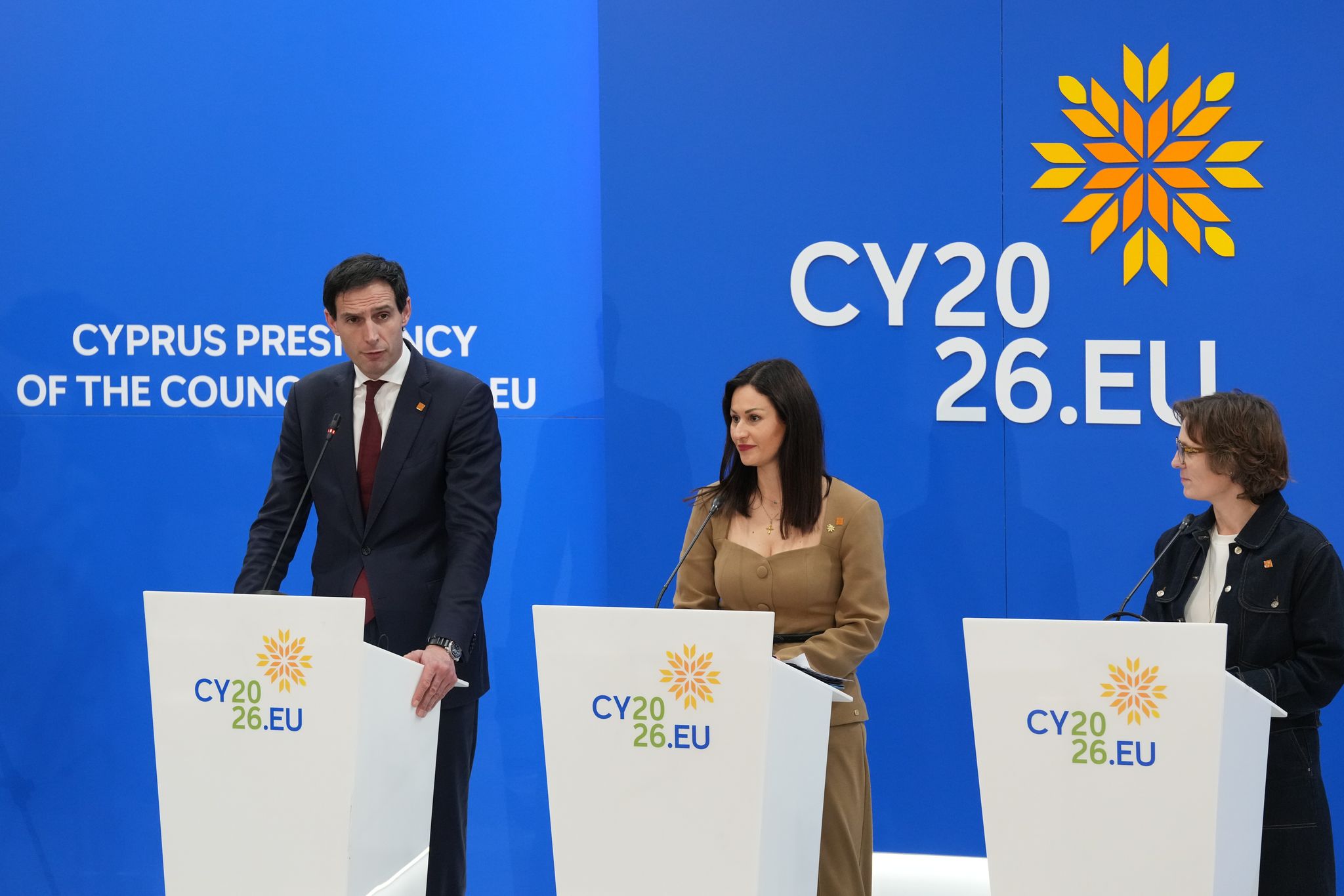 EU official announces 300-strong firefighting force to battle wildfires ...