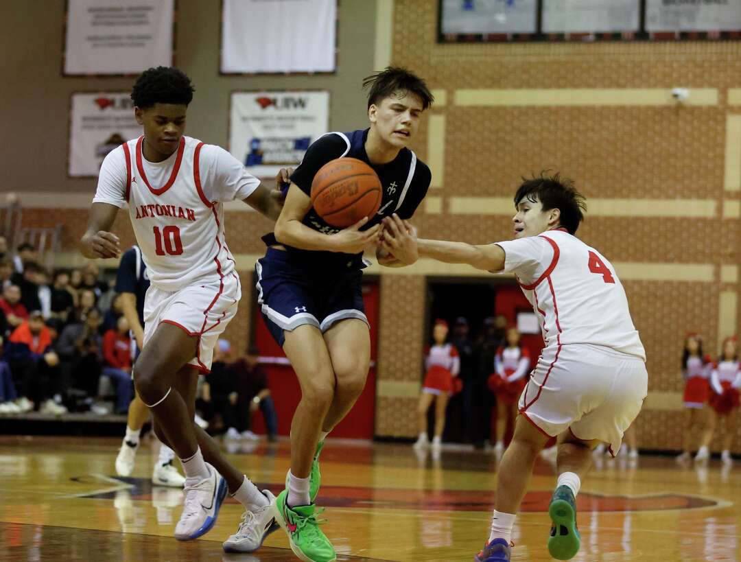 Amare Guerra scores 31 as Antonian boys top rival Central Catholic