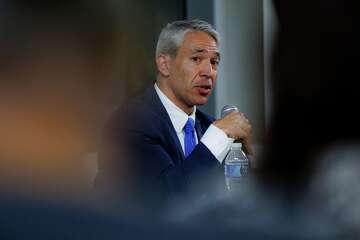 Nirenberg and Sakai can't agree on what a county judge is