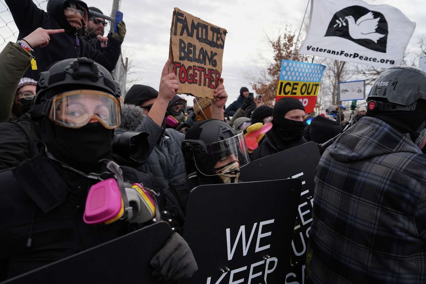 Police arrest protesters at Minneapolis federal building on 1-month ...