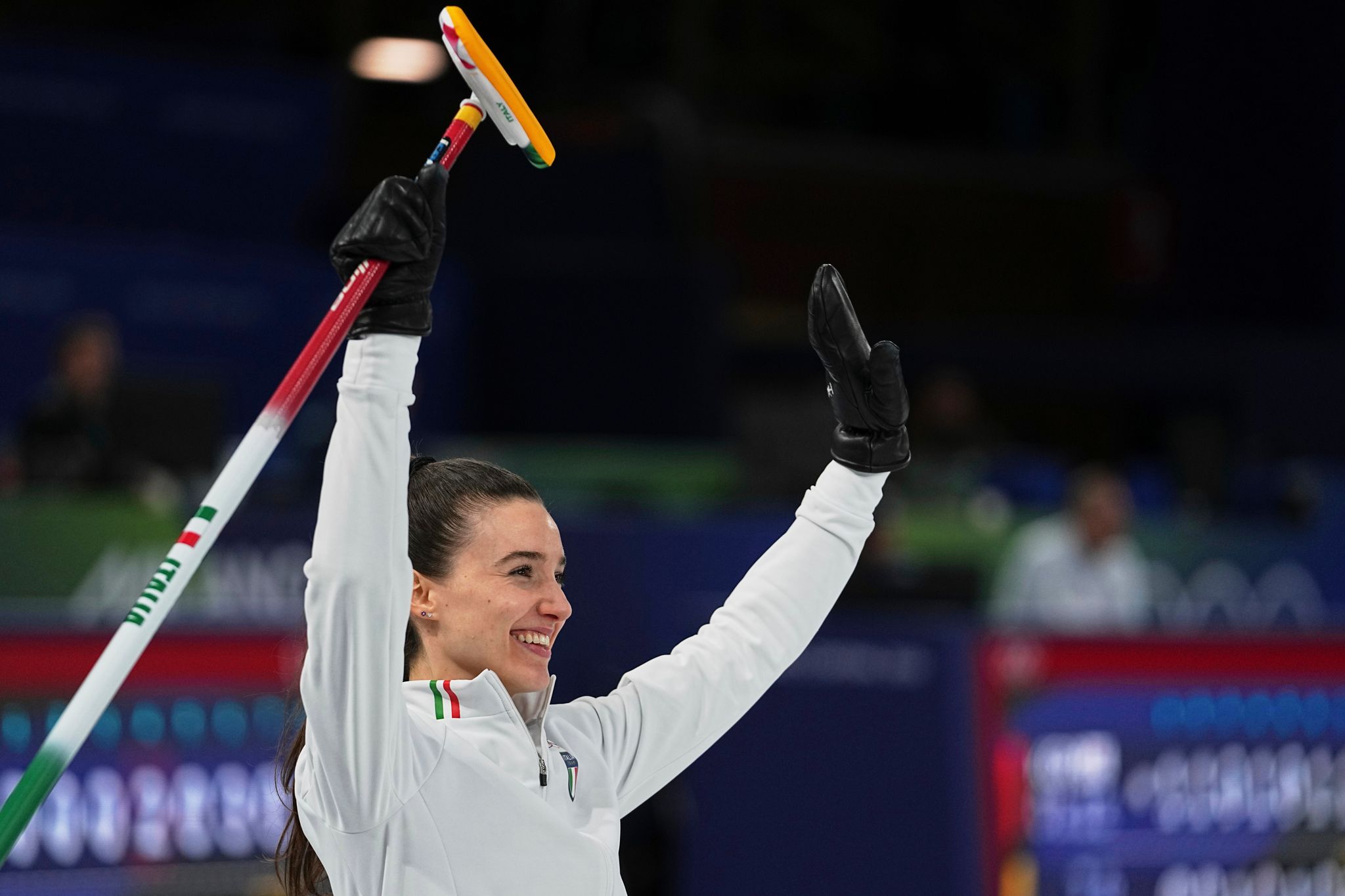 La estrella del curling Stefania Constantini acapara atención de los ...
