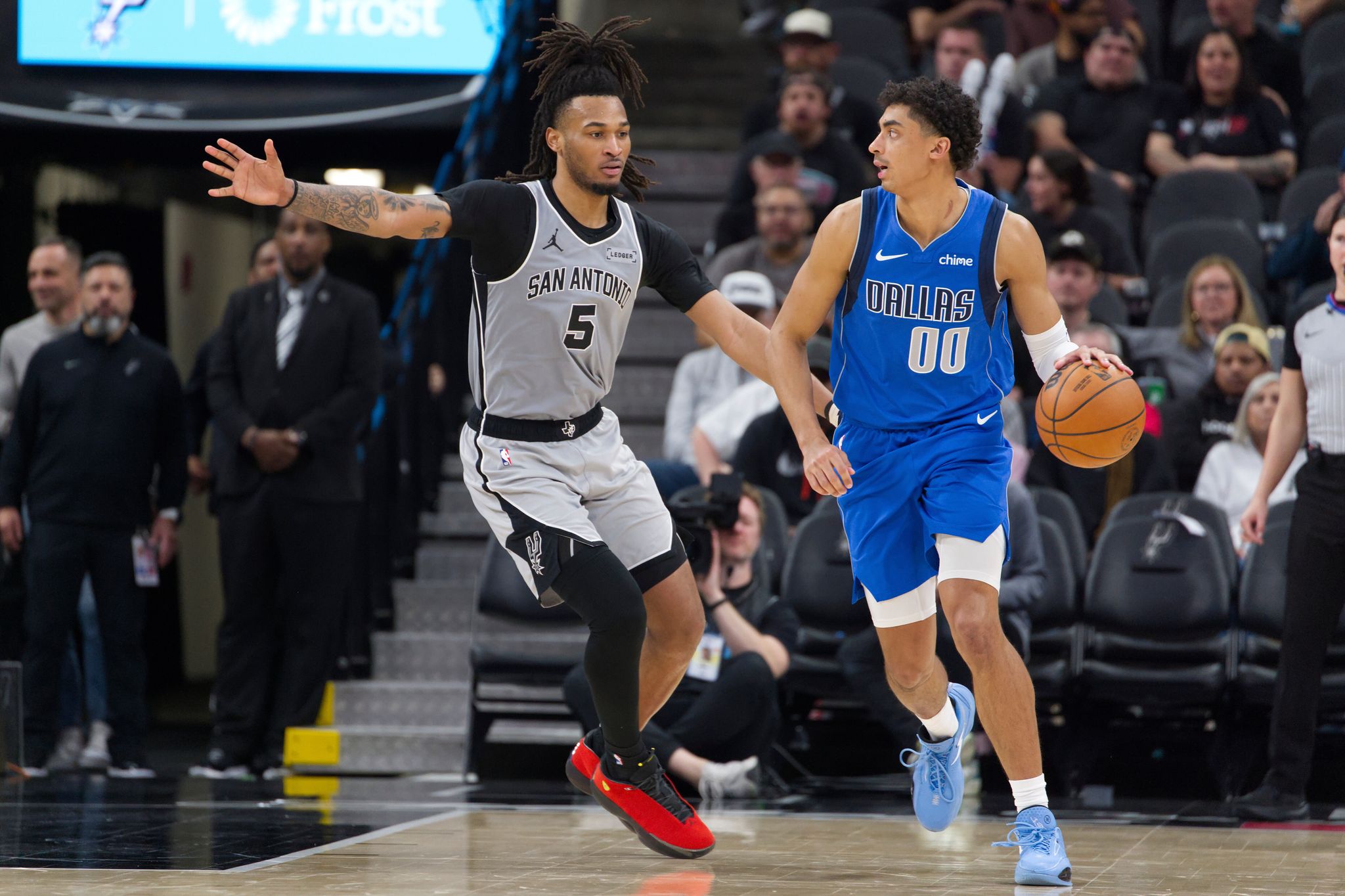 The ball bounced Castle's way for a career-high 40 points in triple ...