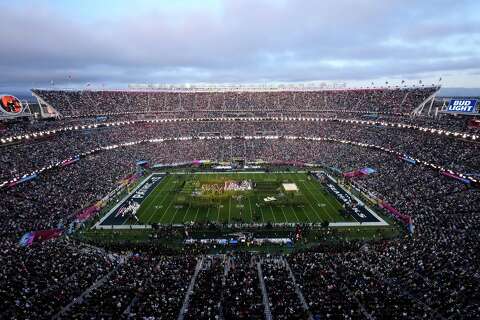 'God bless América': Why Bad Bunny’s Super Bowl halftime show resonated ...