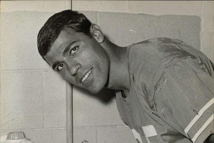 Texas Longhorns football: Star RB Chris Gilbert dies at 79