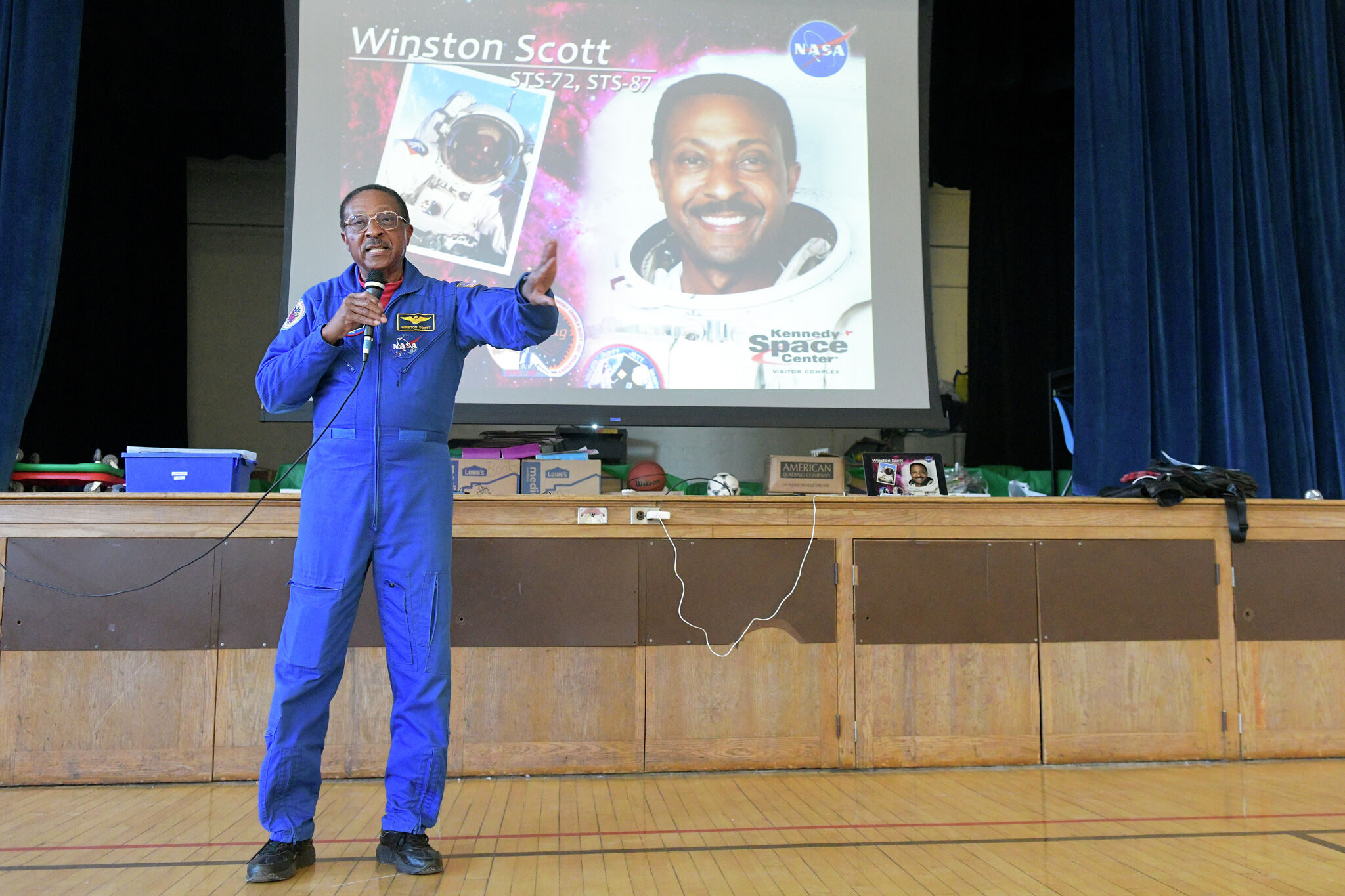 Astronaut Winston Scott inspires Danbury students with NASA tales