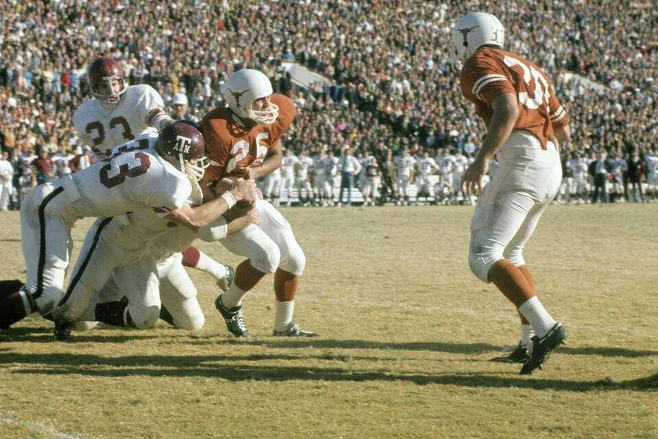 Texas Longhorns football: Star RB Chris Gilbert dies at 79