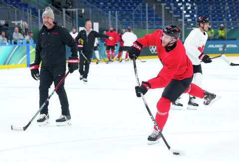 McDavid on the Metro in Milan: Canada's NHL players stick out at the ...
