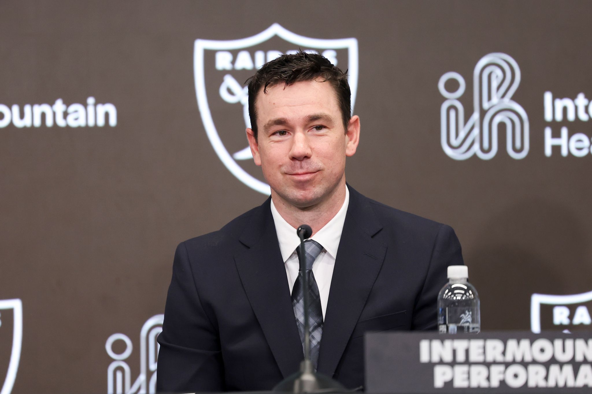 Raiders introduce new coach Klint Kubiak with a nod to their storied past