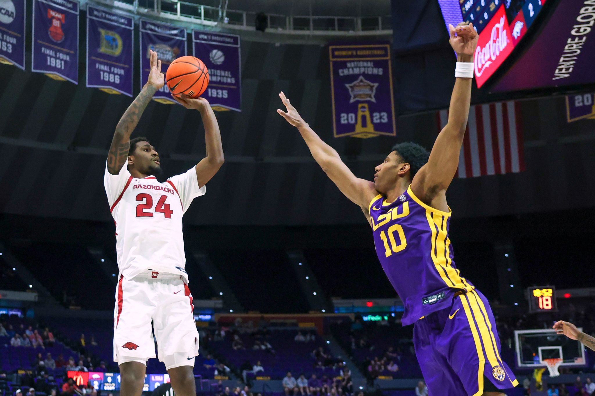Acuff's 14th 20-point game this season leads No. 21 Arkansas to 91-62 ...