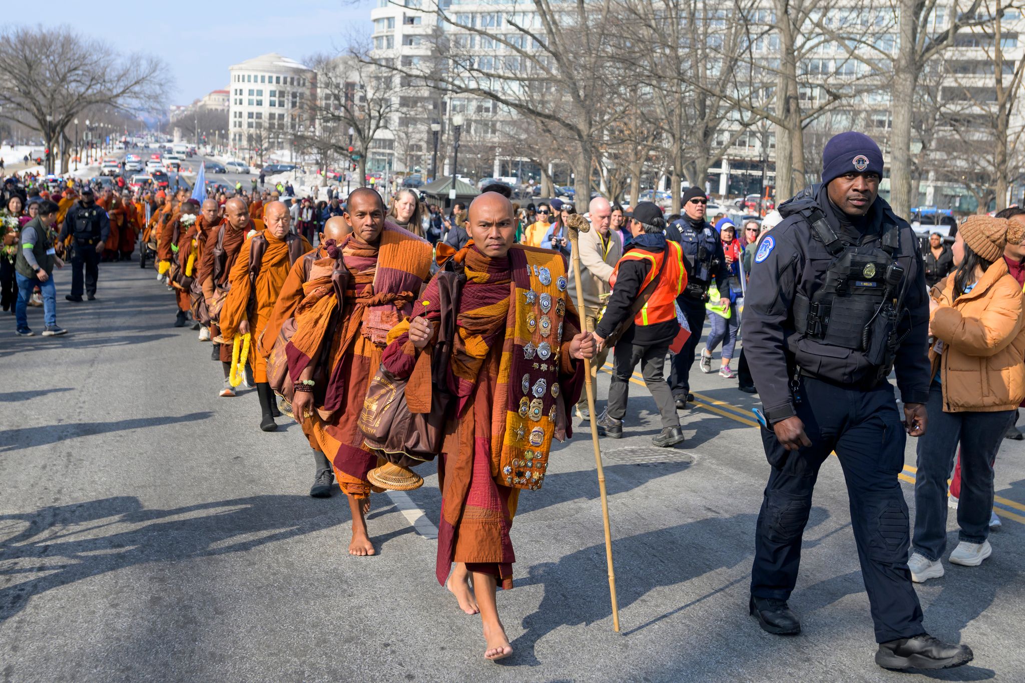 Buddhist monks draw thousands to Lincoln Memorial on final day of their ...