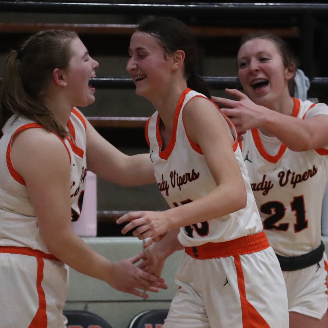 Riley Holloway hits 5 threes to lead South County rout