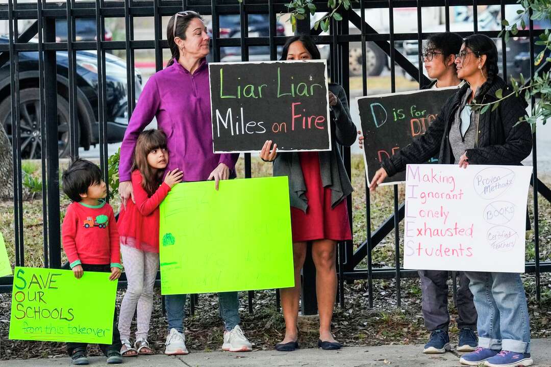 HISD families kick off student 'sickout' with protest at Lantrip Eleme