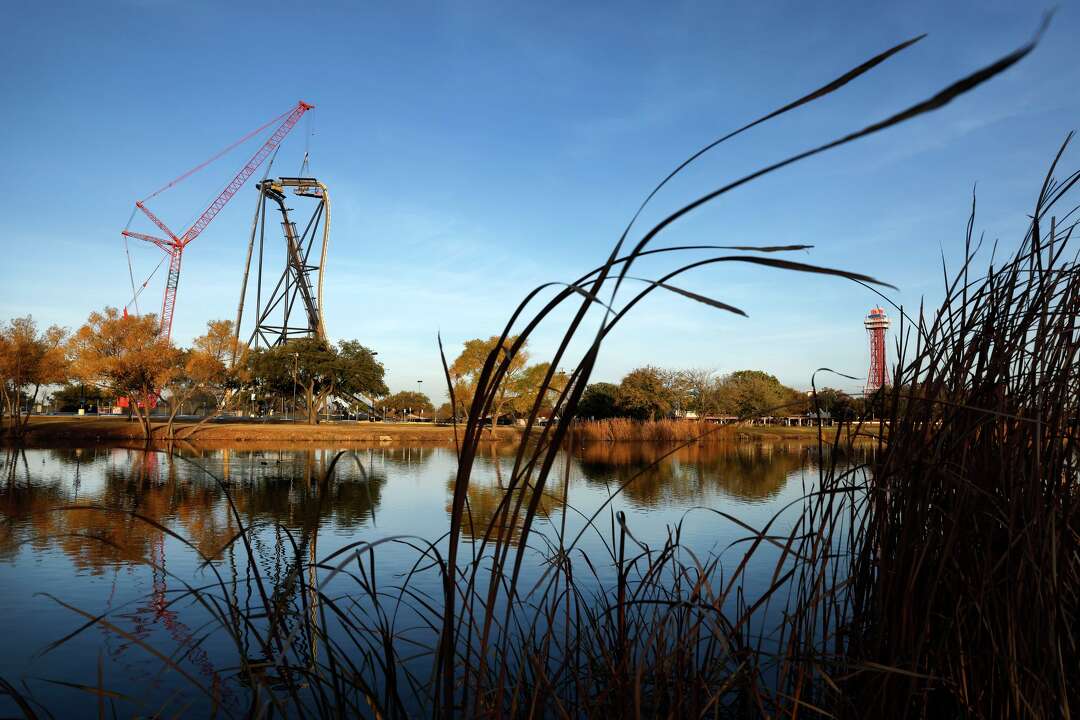 Construction for Six Flags' record-breaking coaster Tormenta Rampaging ...