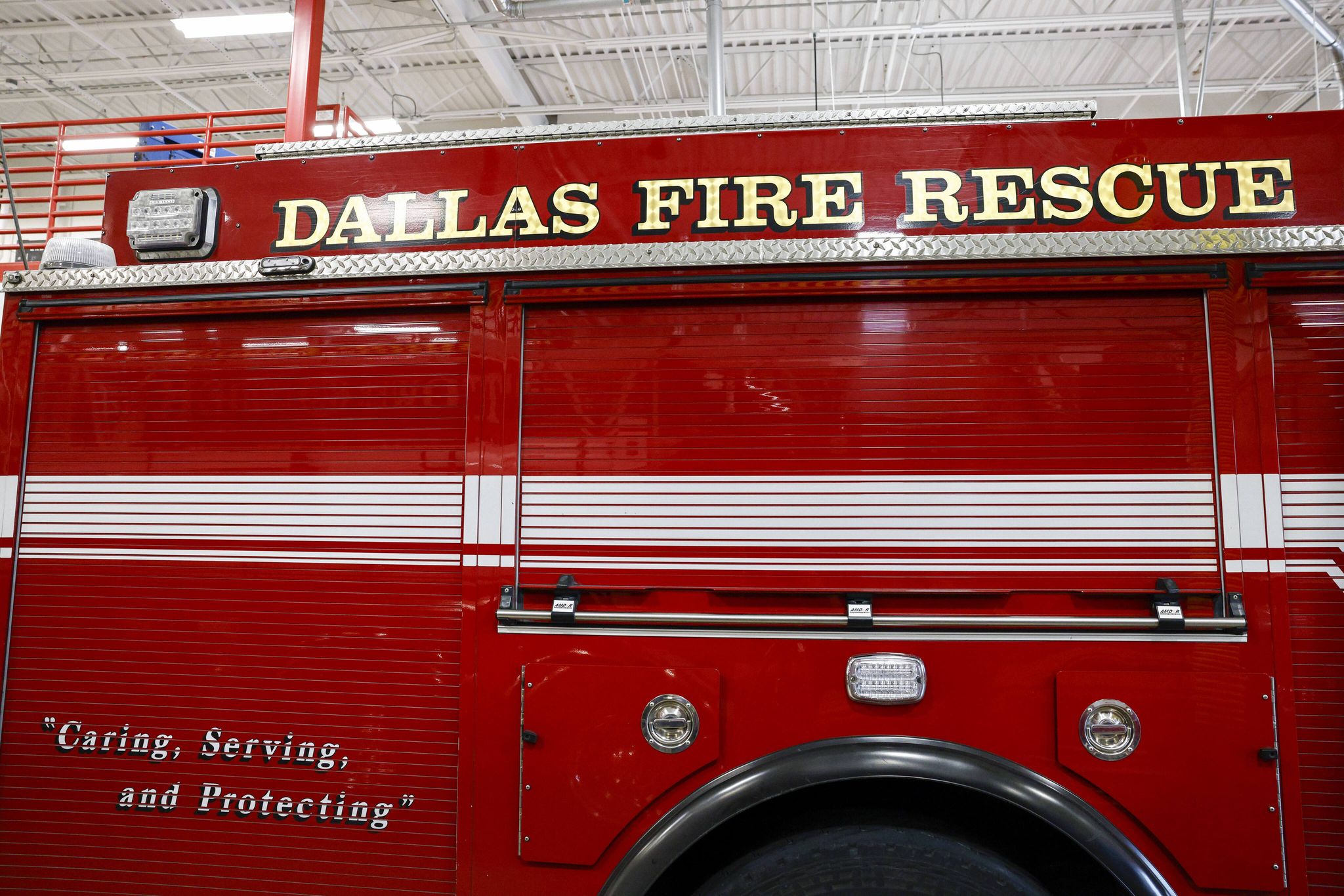 Dallas Fire-Rescue crash kills 1 at Savoy Street intersection