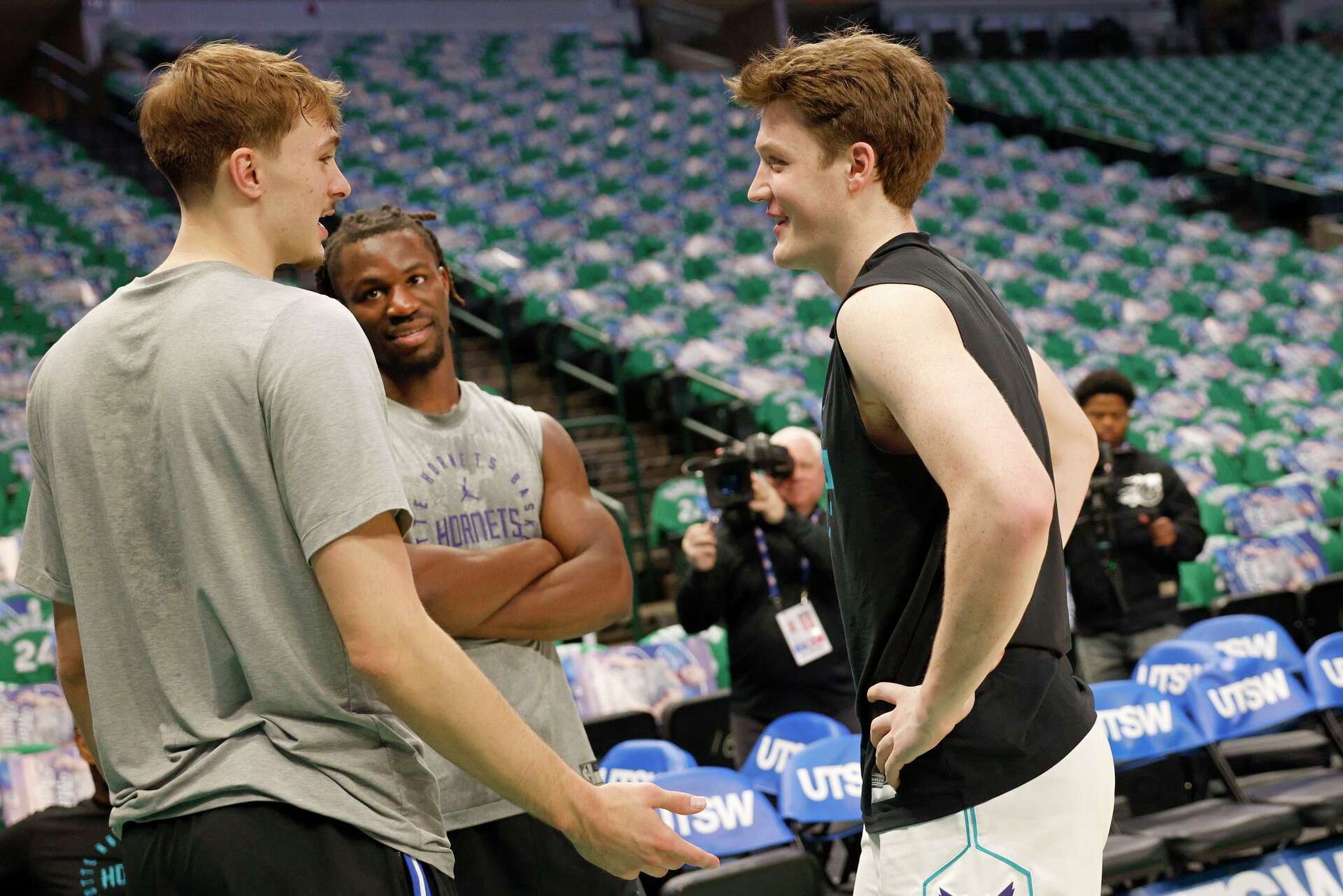 As Mavs salute franchise great, Cooper Flagg offers his own homage