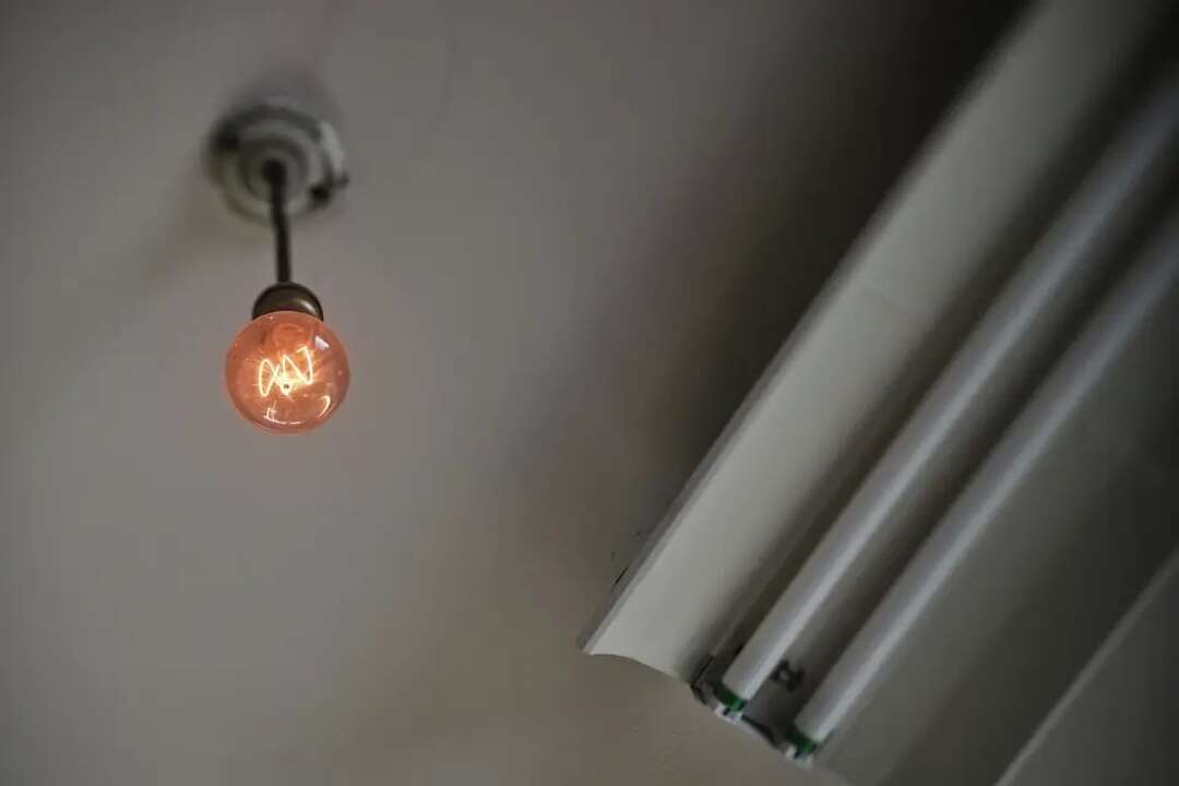 Bay Area’s most unlikely landmark: A 125-year-old light bulb still on