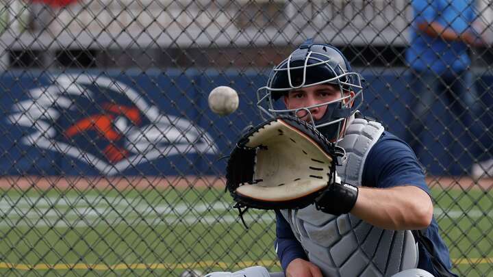 UTSA baseball weathers early scare, charging to record start