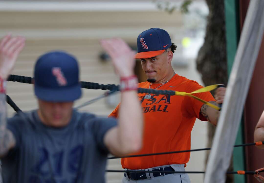 UTSA baseball weathers early scare, charging to record start