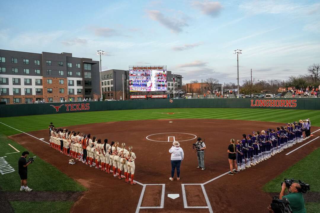 NCAA softball poll: Texas behind No. 1 Tennessee, No. 2 Texas Tech